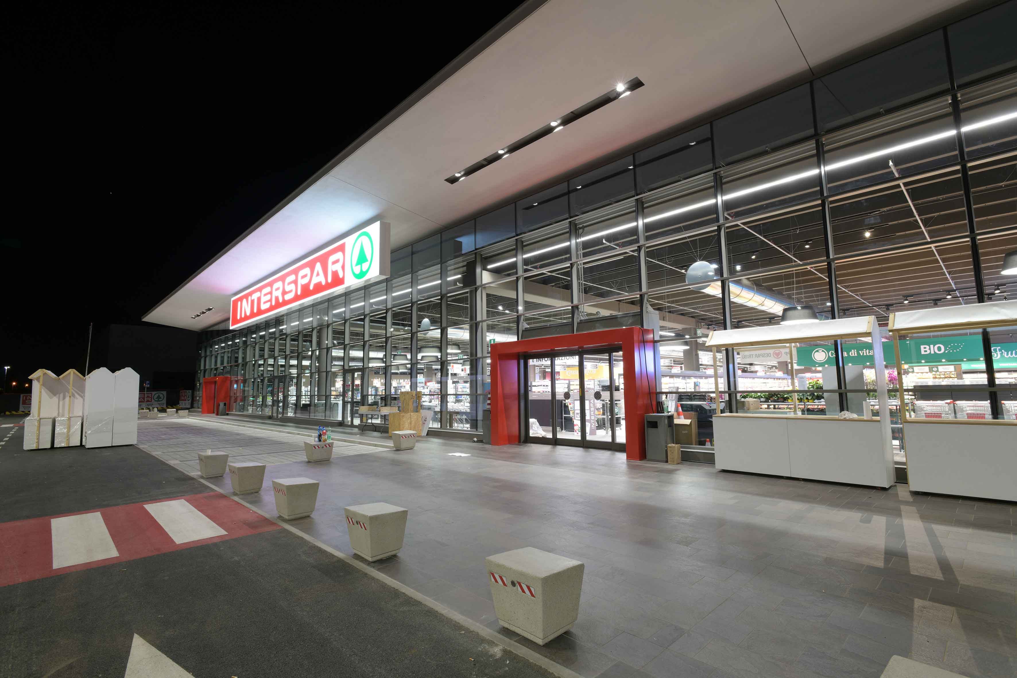 Interspar inaugurates its new concept store in Carpi, Italy | Arneg Italia